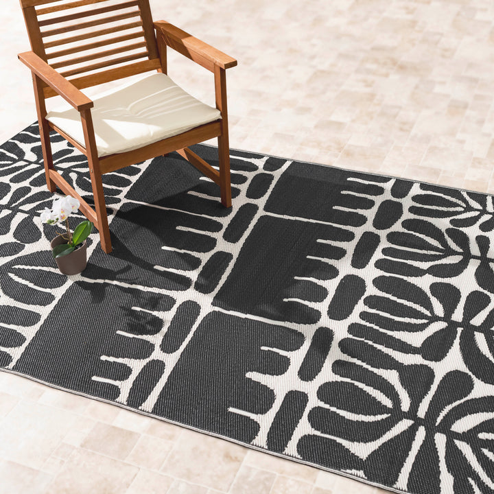Buy Recycled Plastic Rugs Online | Fab Habitat Plastic Indoor/Outdoor Rugs